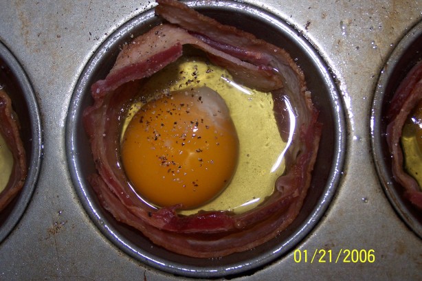 Baked Eggs In Bacon Wraps Recipe