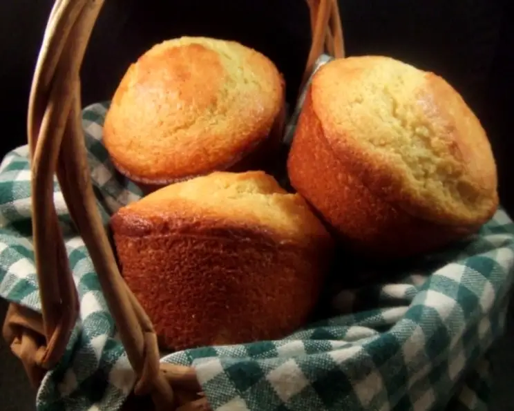 Junior's Golden Corn Muffins Recipe - That's Nerdalicious