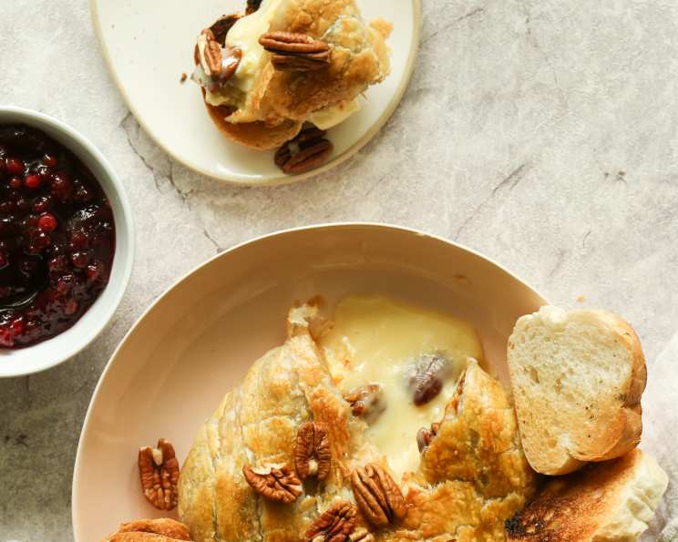 Pumpkin Pecan Baked Brie Recipe - That's Nerdalicious