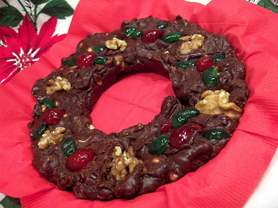 Five Minute Goober and Raisinette Fudge Wreath - Rachael Ray Recipe ...