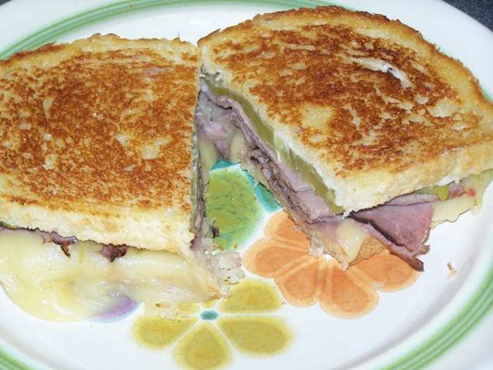 grilled roast beef sandwich