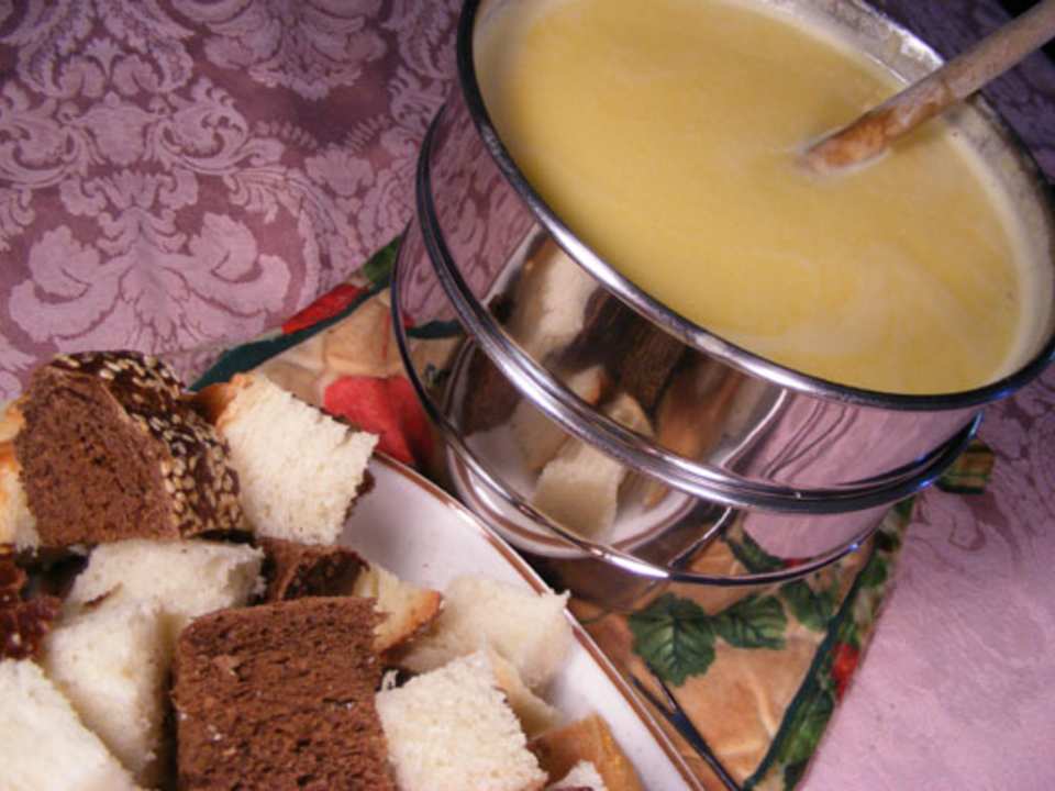 Horst Mager's Cheese Fondue Recipe - Food.com