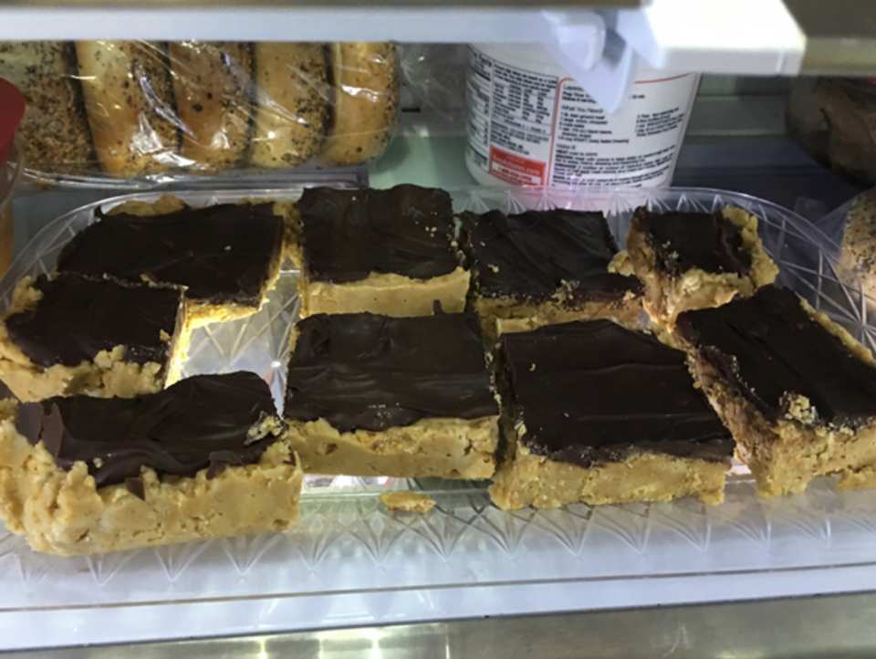 Reeses Squares - 5 Ingredients & No Bake (Reese's) Recipe - Food.com