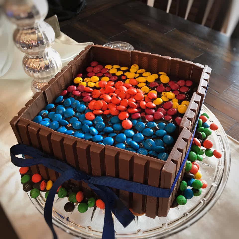 kitkat cake design square