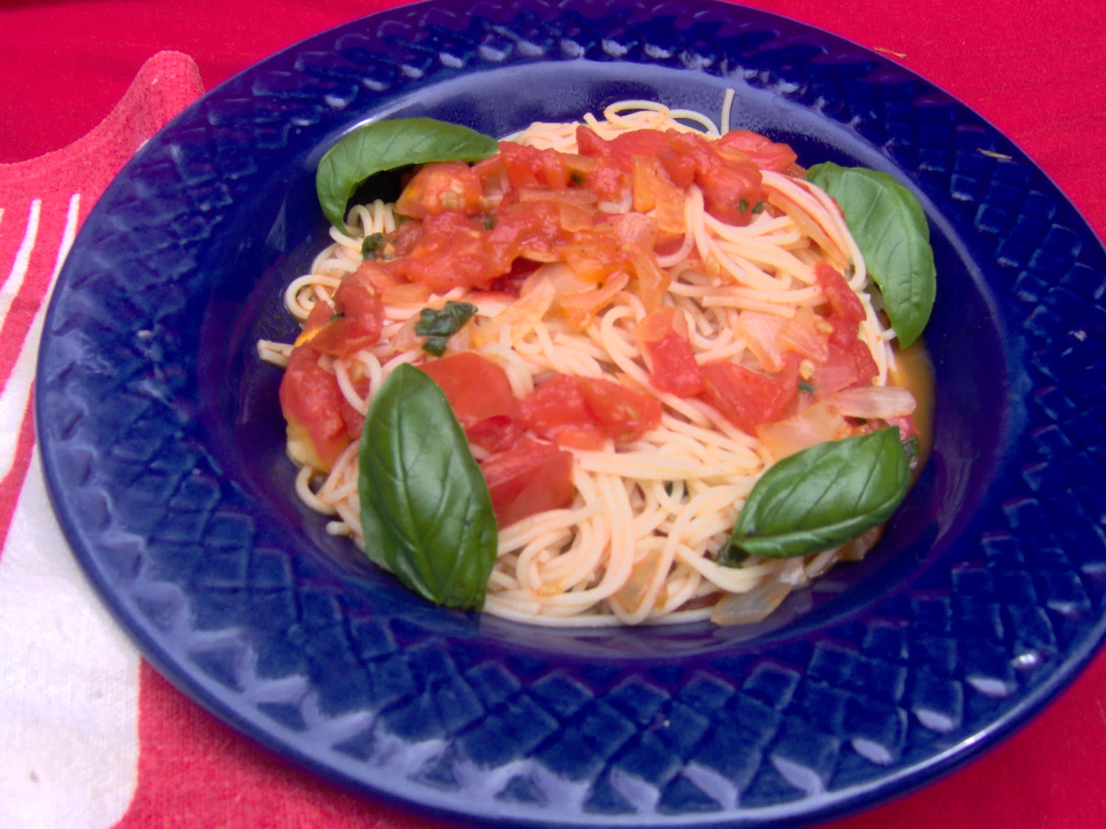 Spaghetti With Fresh Tomatoes and Basil Recipe - Food.com