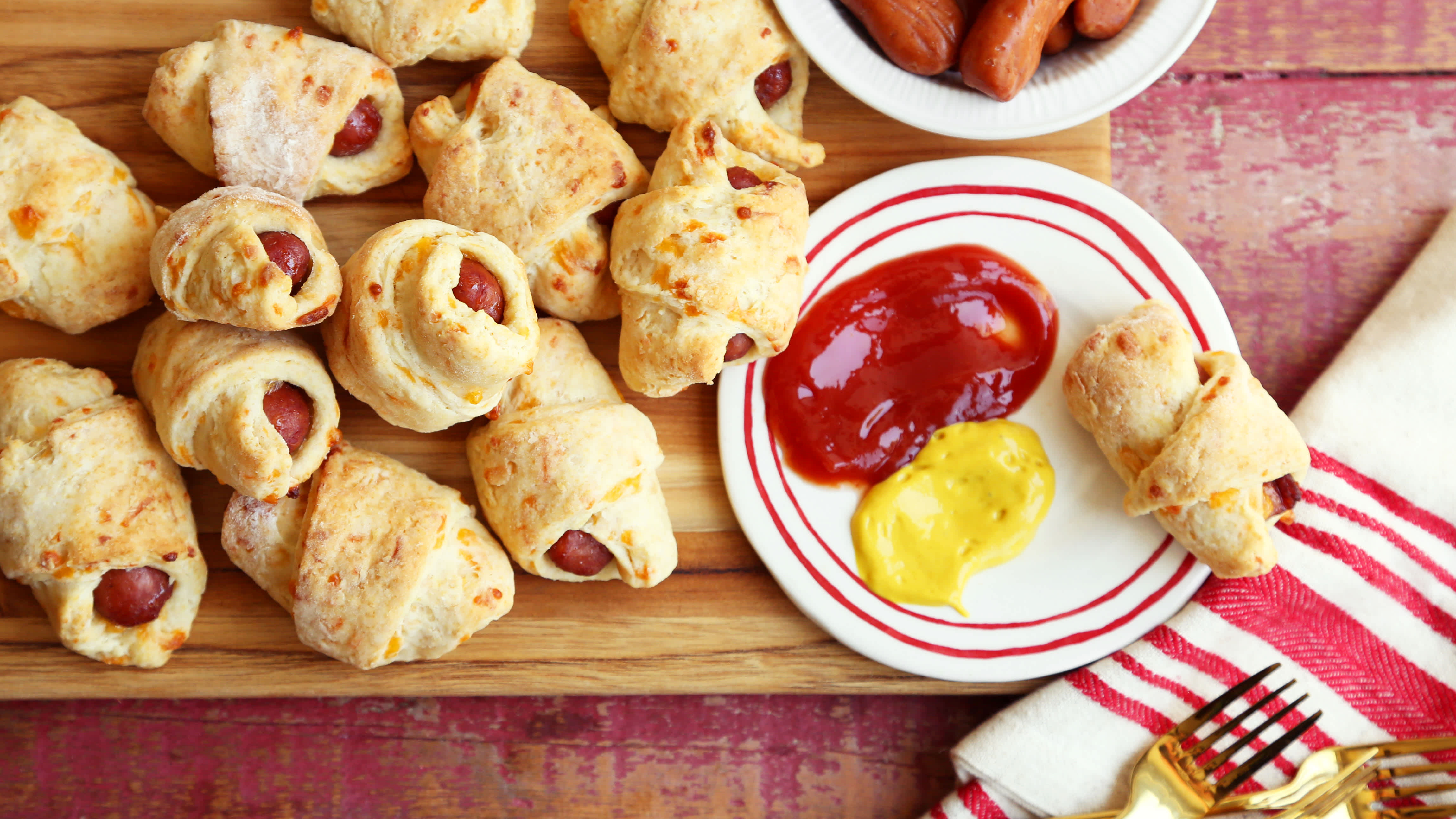 tiny pigs in a blanket