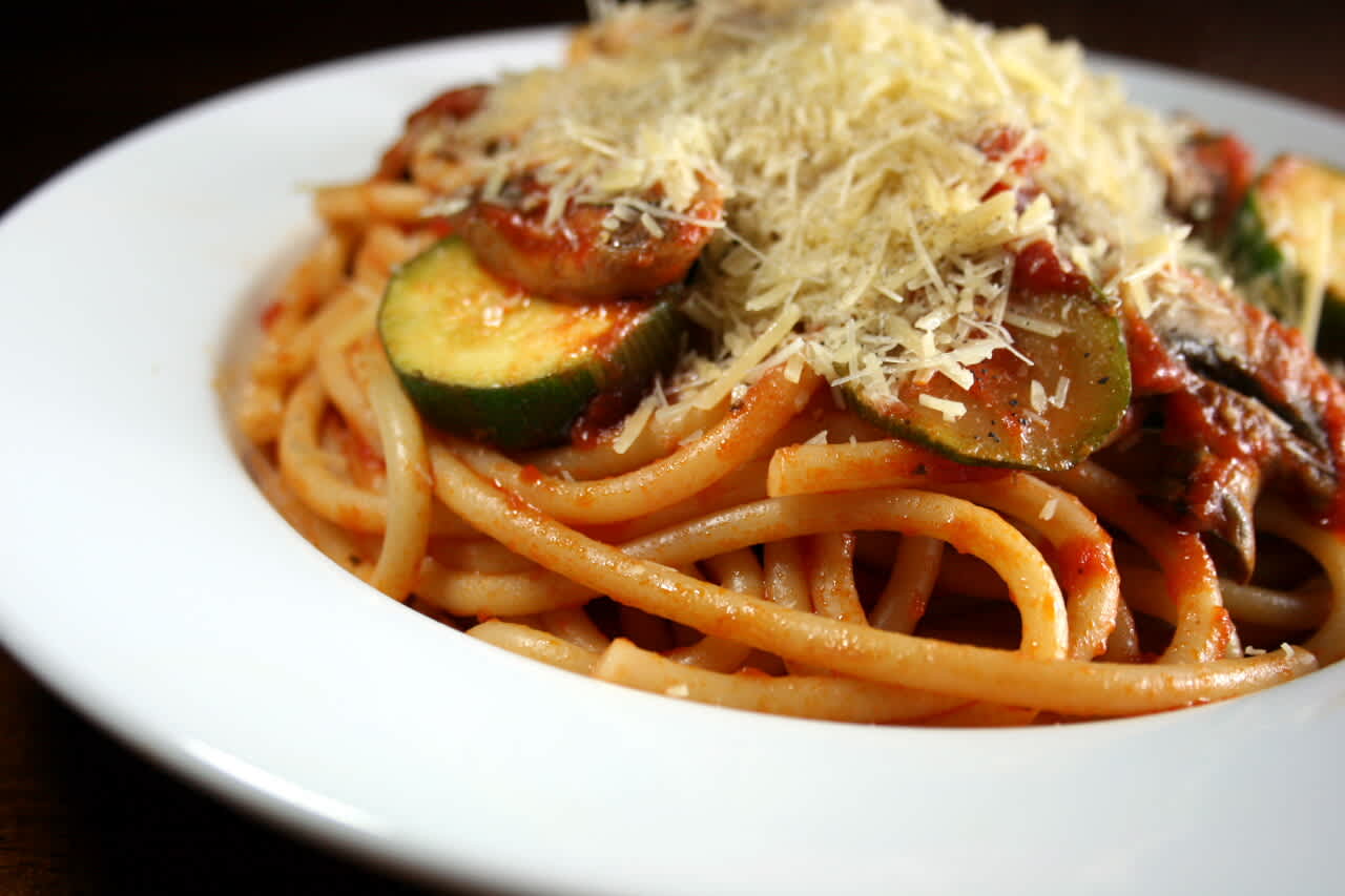 Spaghetti With Tomato, Chilli, Mushroom, Zucchini & Garlic Recipe ...