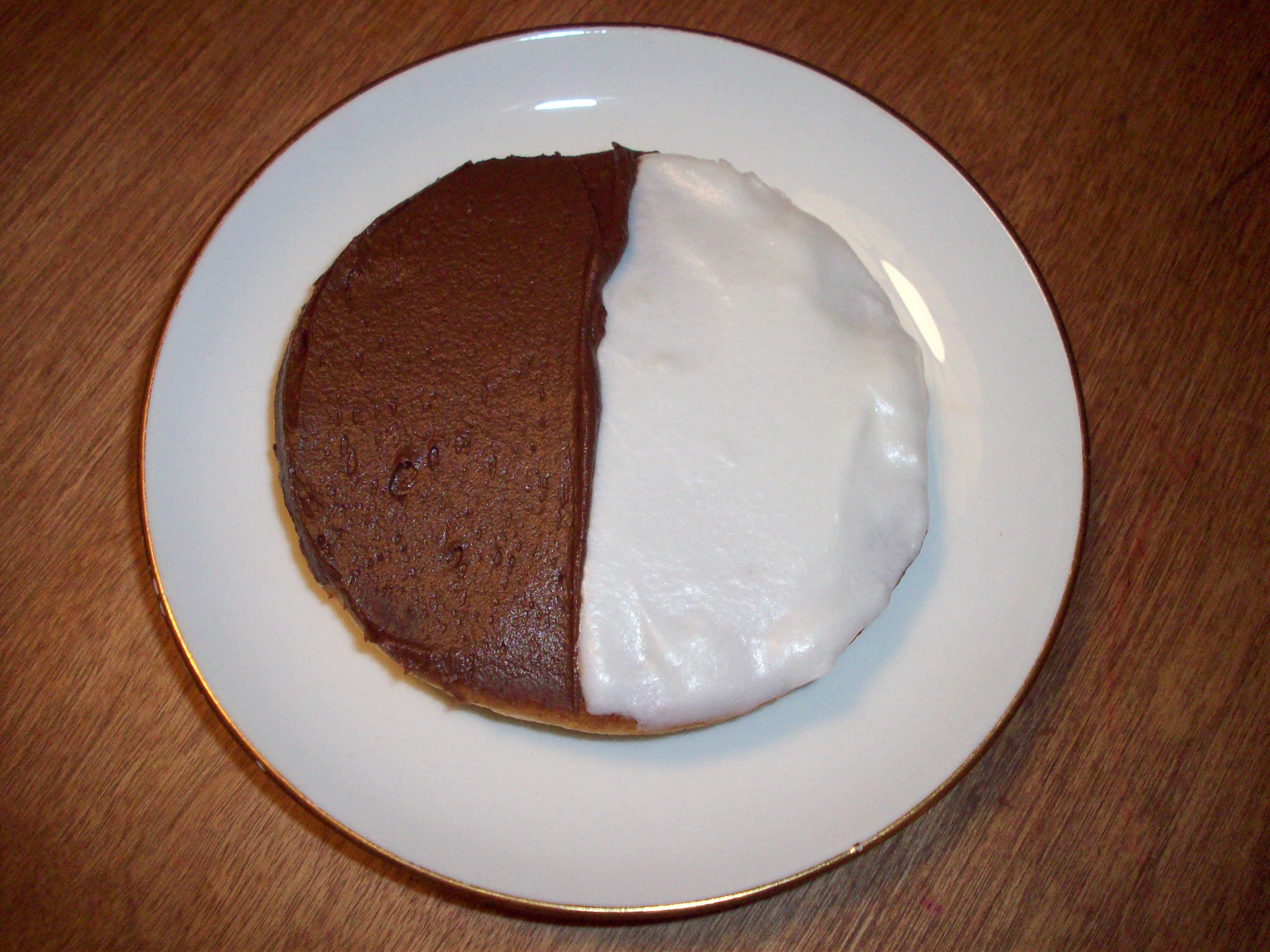 Half Moon Cookie Frosting Recipe - Food.com