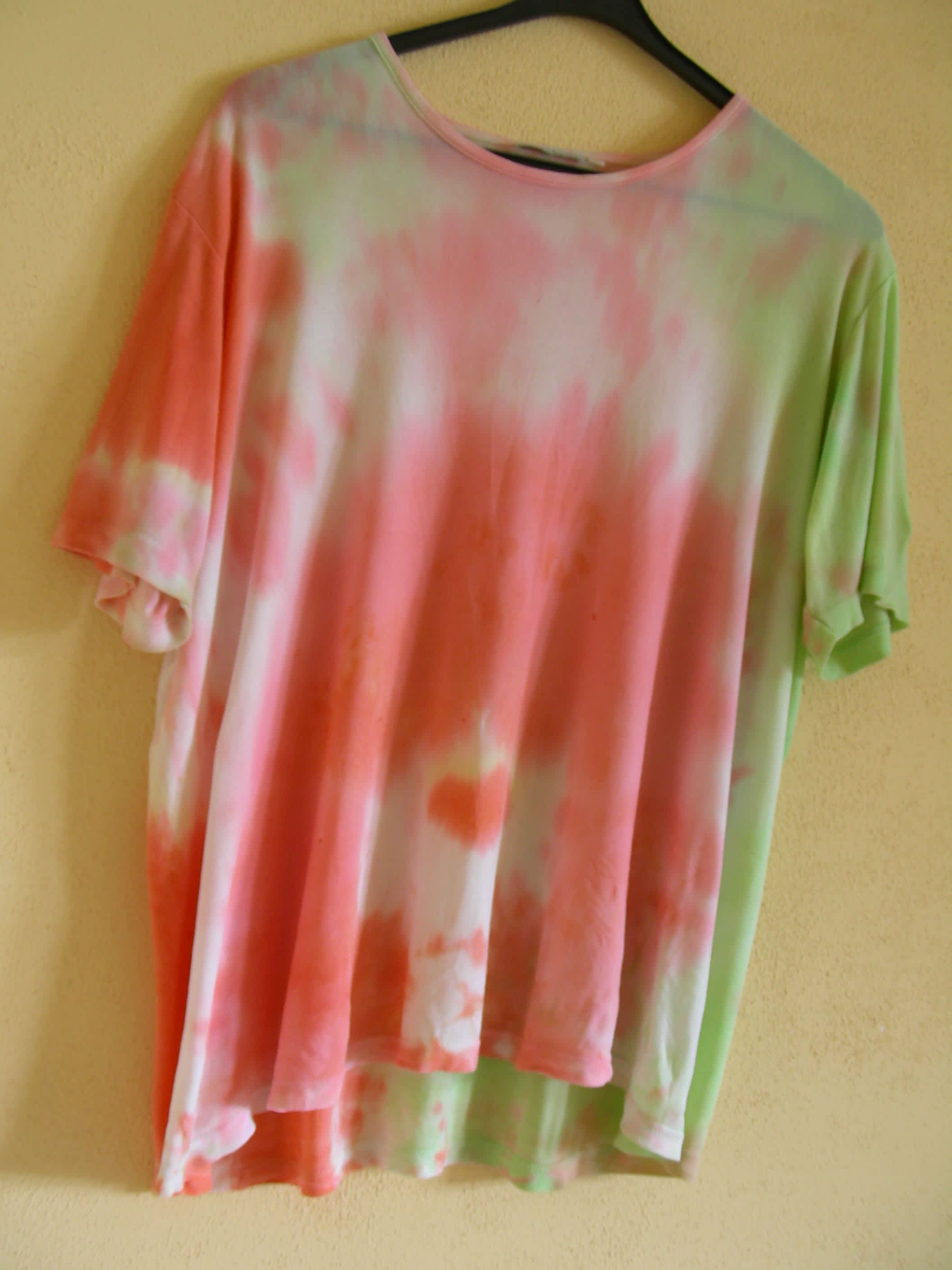 can you dye a shirt with food coloring