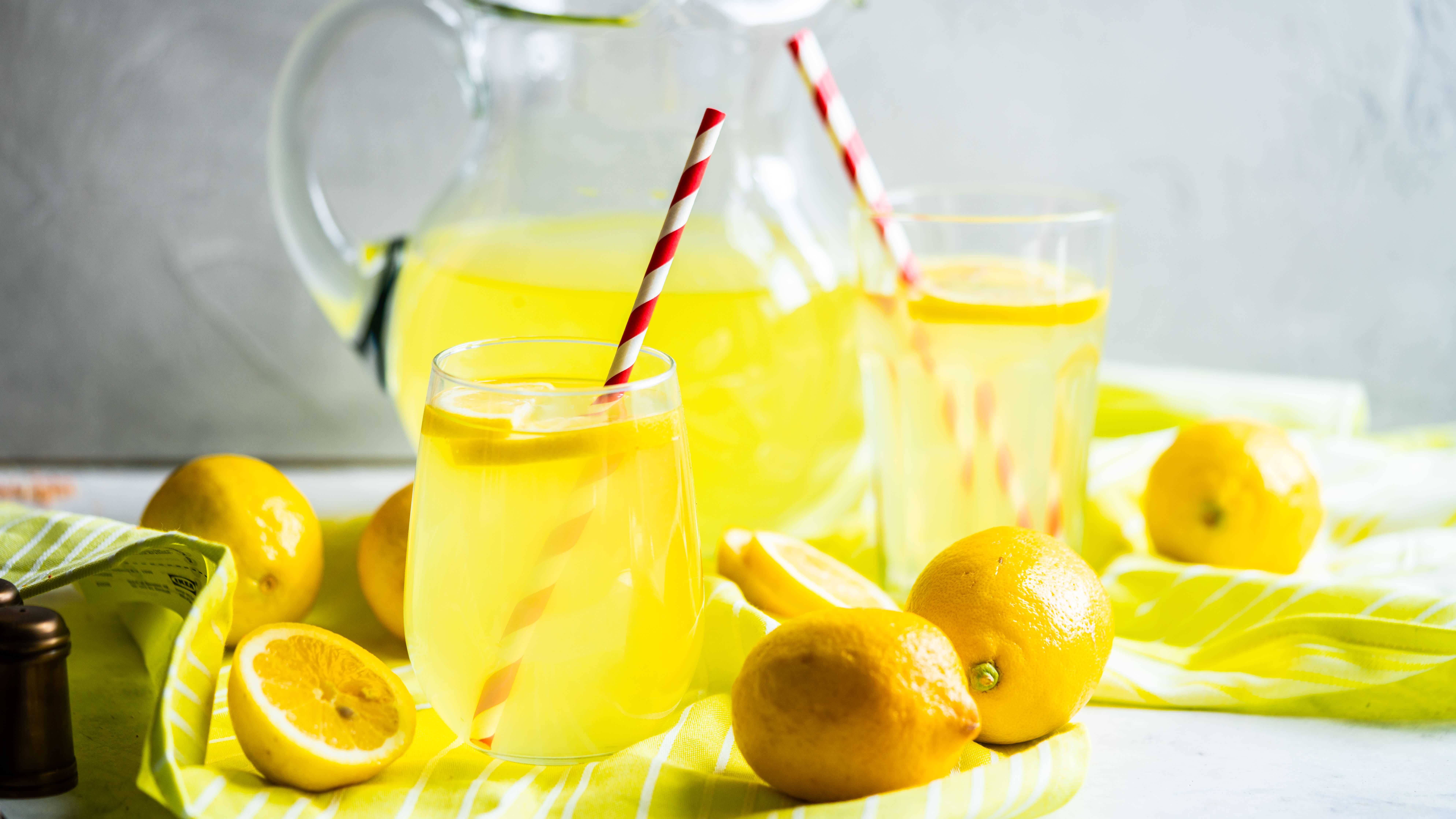 pitcher lemonade