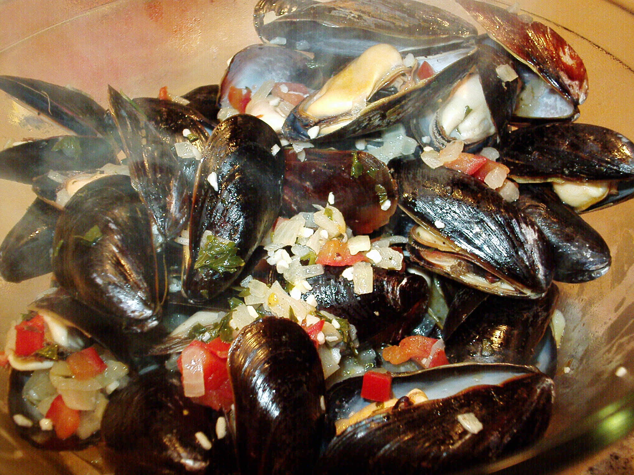 Mussels With Tomato & White Wine Sauce Recipe - Food.com