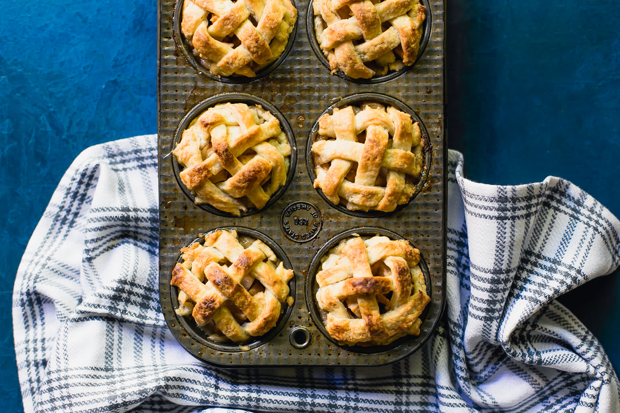 Mini Apple Pies (So Easy, Not Much Hassle!) Recipe - Food.com