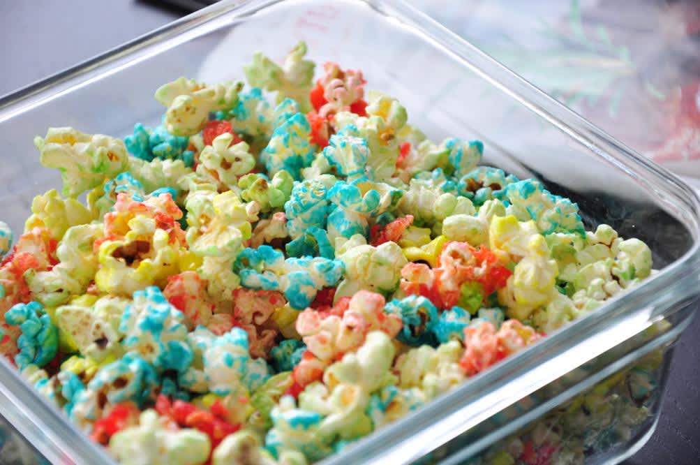 can you put food coloring in popcorn