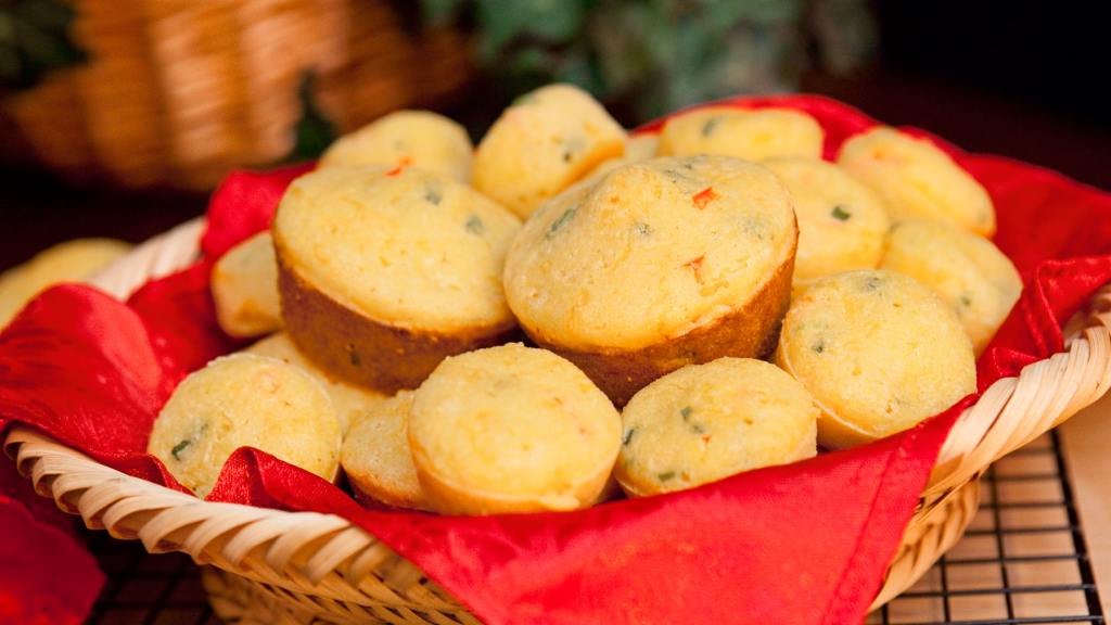 Smoked Cheddar Cornbread With Scallions and Red Pepper Recipe - Food.com