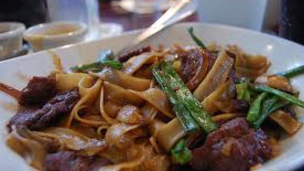 P. F. Chang's China Bistro Szechwan Chicken Chow Fun Recipe - Food.com