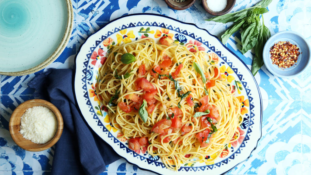 Spaghetti With Fresh Tomatoes and Basil Recipe - Food.com