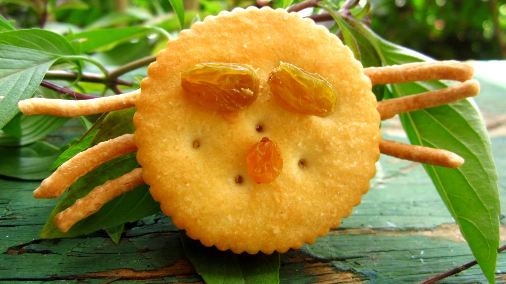 Halloween Spooky Spider Snacks (Fun for the Kids to Make) Recipe - Food.com