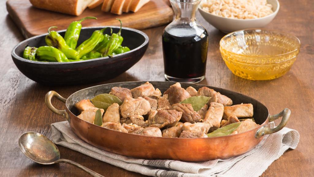 TRADITIONAL ADOBO (Pork in Vinegar and Soy Sauce) Recipe - Food.com