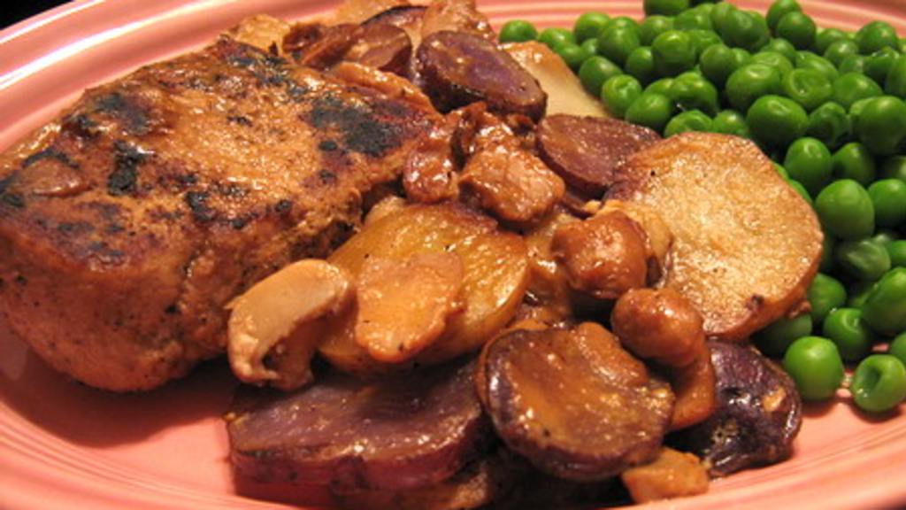 Russian Pork Chops and Potatoes in Sour Cream Sauce Recipe - Food.com