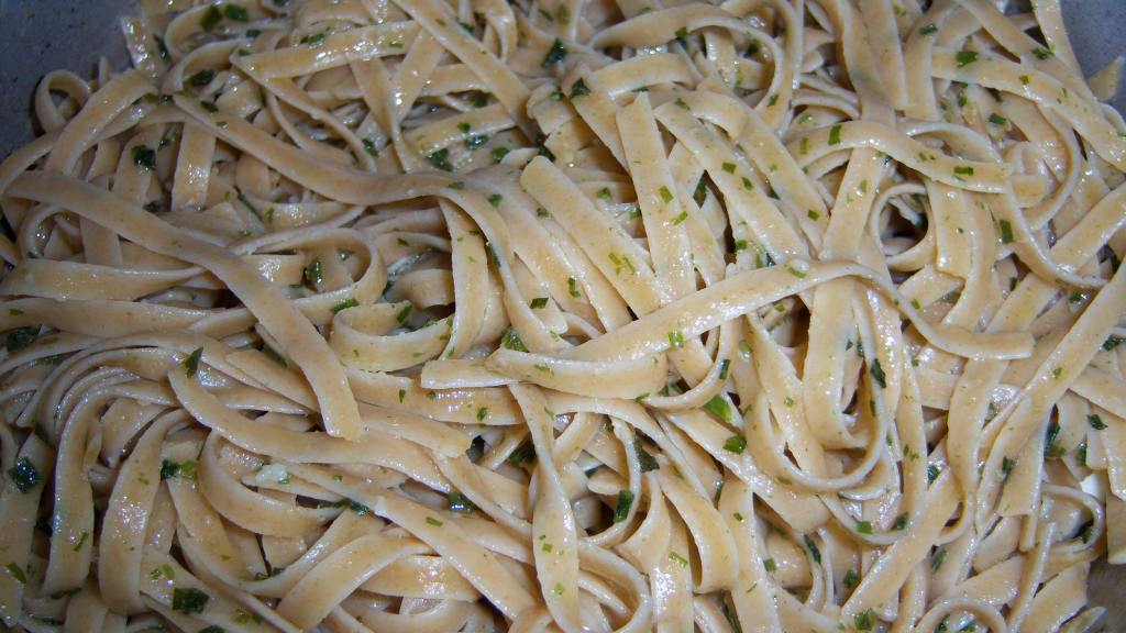 The Best Garlic & Chives Noodles Recipe - Food.com