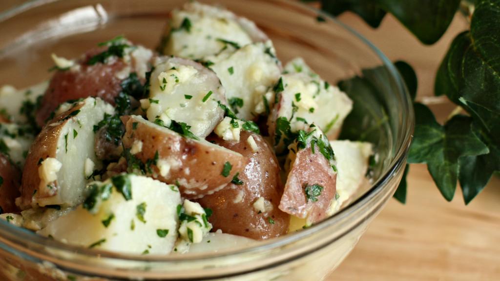 New Potatoes With Garlic, Mint and Butter Recipe - Food.com