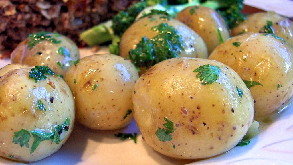 Parslied New Potatoes Recipe - Food.com