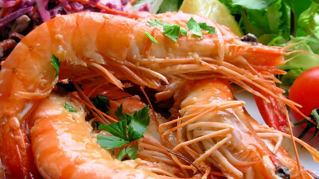 Flaming Garlic and Whisky Gambas! (King Prawns - Giant Shrimp) Recipe ...