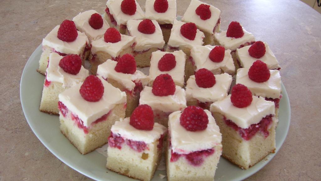 Raspberry Cake With Buttercream Icing Recipe - Food.com