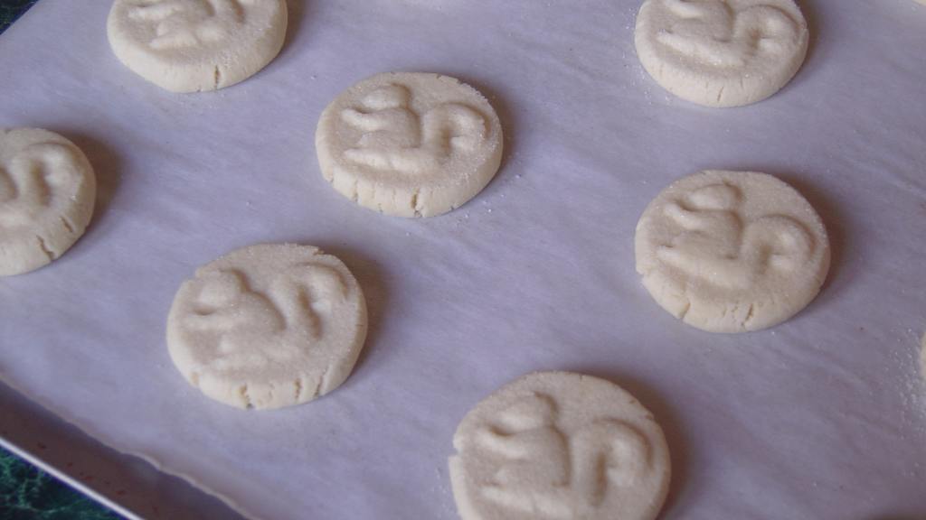 Divine Molded Almond Cookies Recipe - Food.com