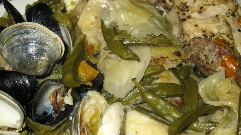 Curanto En Olla (Steamed Seafood, Meats, Potato Bread, and Vege Recipe ...