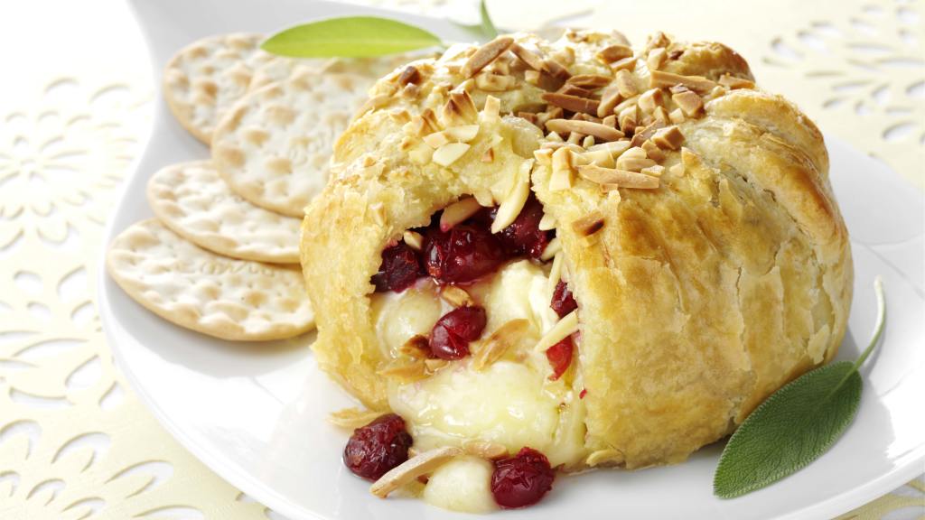 Cranberry & Toasted Almond Brie En Croute Recipe - Food.com