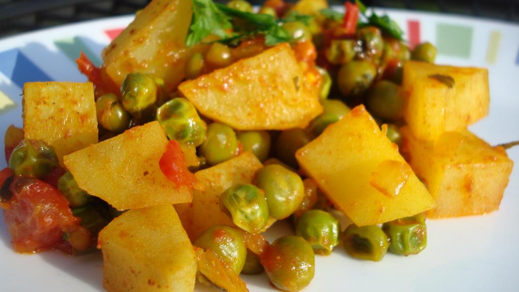 Curried Potatoes and Peas (Alu Mattar) Recipe - Food.com