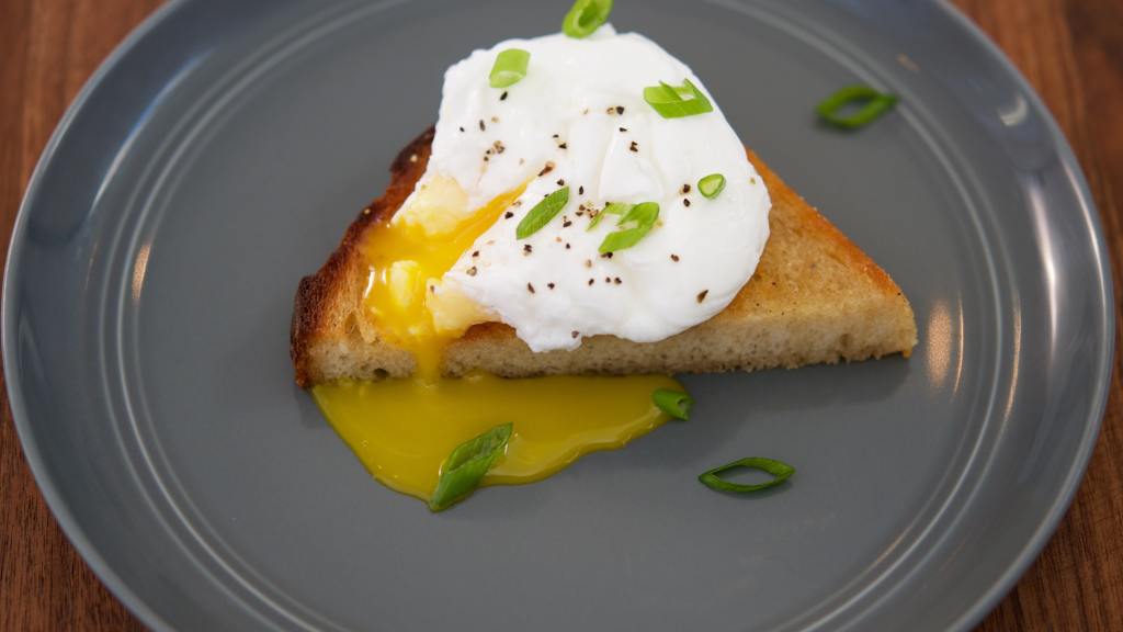 Perfect Microwave Poached Egg Recipe - Food.com