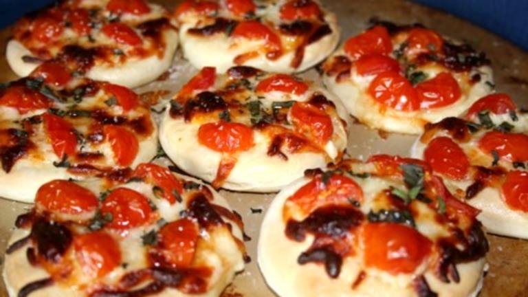 Pizzettes With Gorgonzola, Tomato and Basil Recipe - Food.com