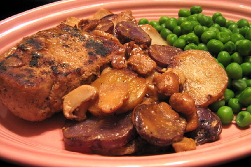 Russian Pork Chops and Potatoes in Sour Cream Sauce Recipe - Food.com