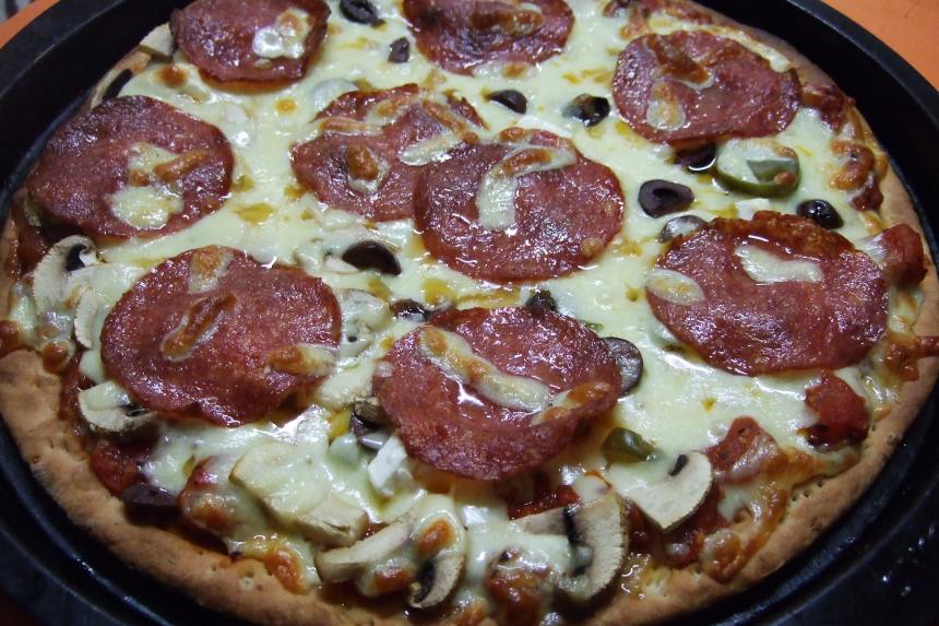 Flaky Thin Crust Chicago Inspired Pizza Recipe - Food.com