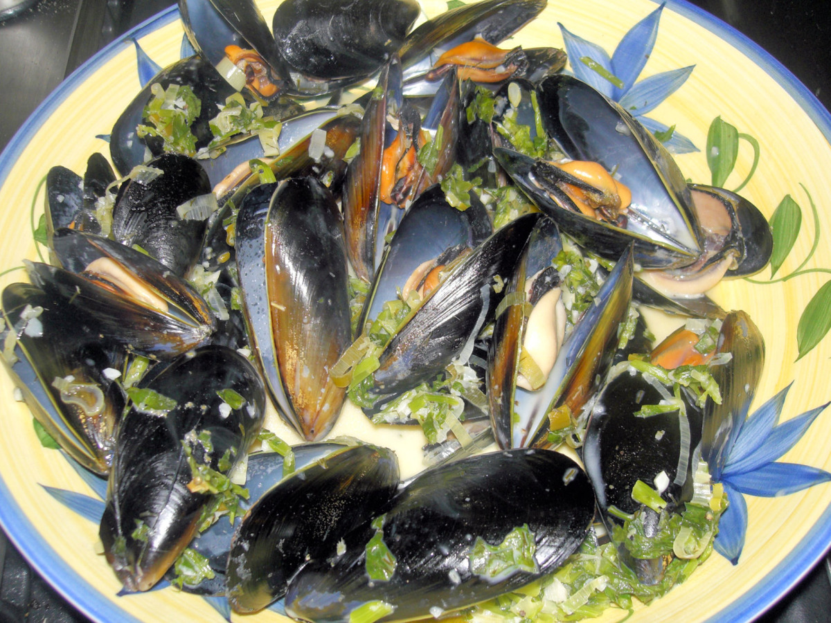 how to cook mussels in wine and cream