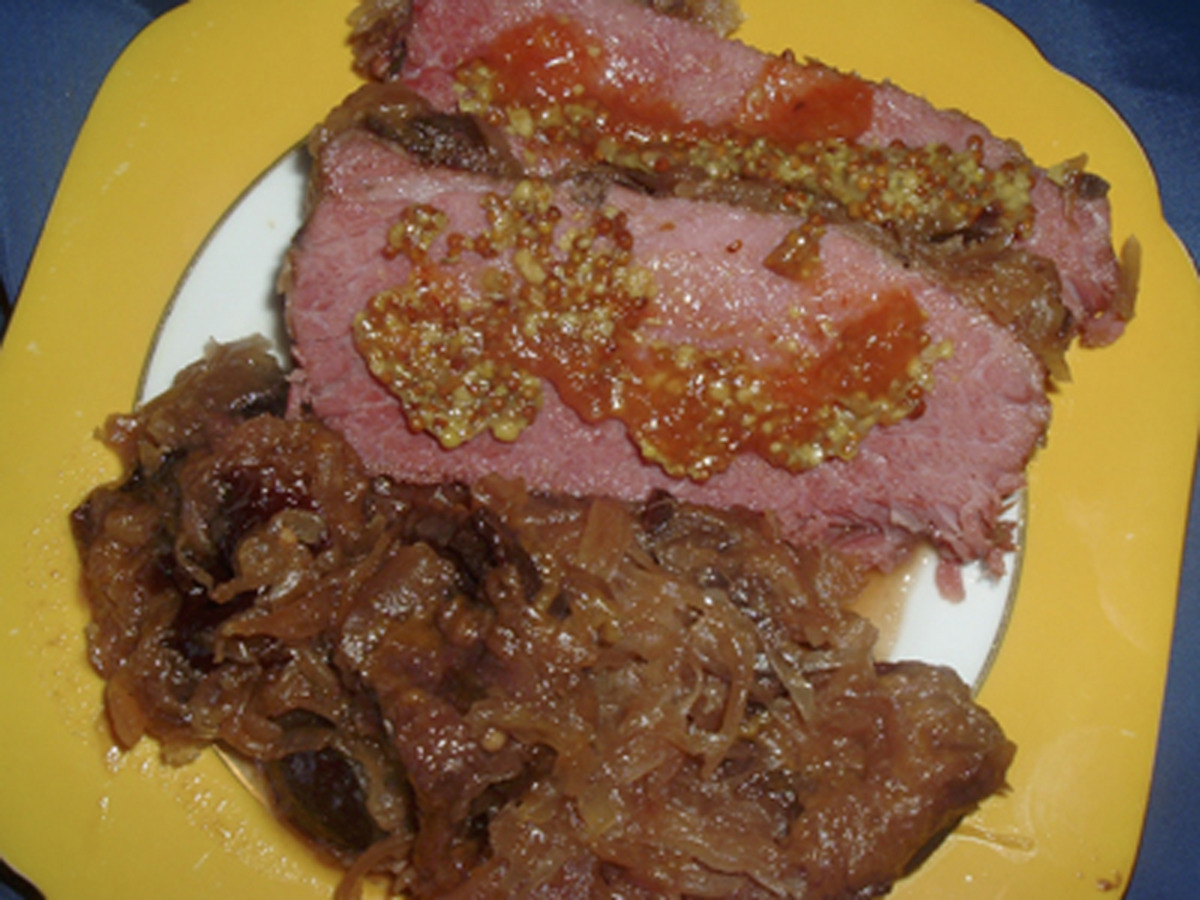 how to cook corned beef and sauerkraut in crock pot