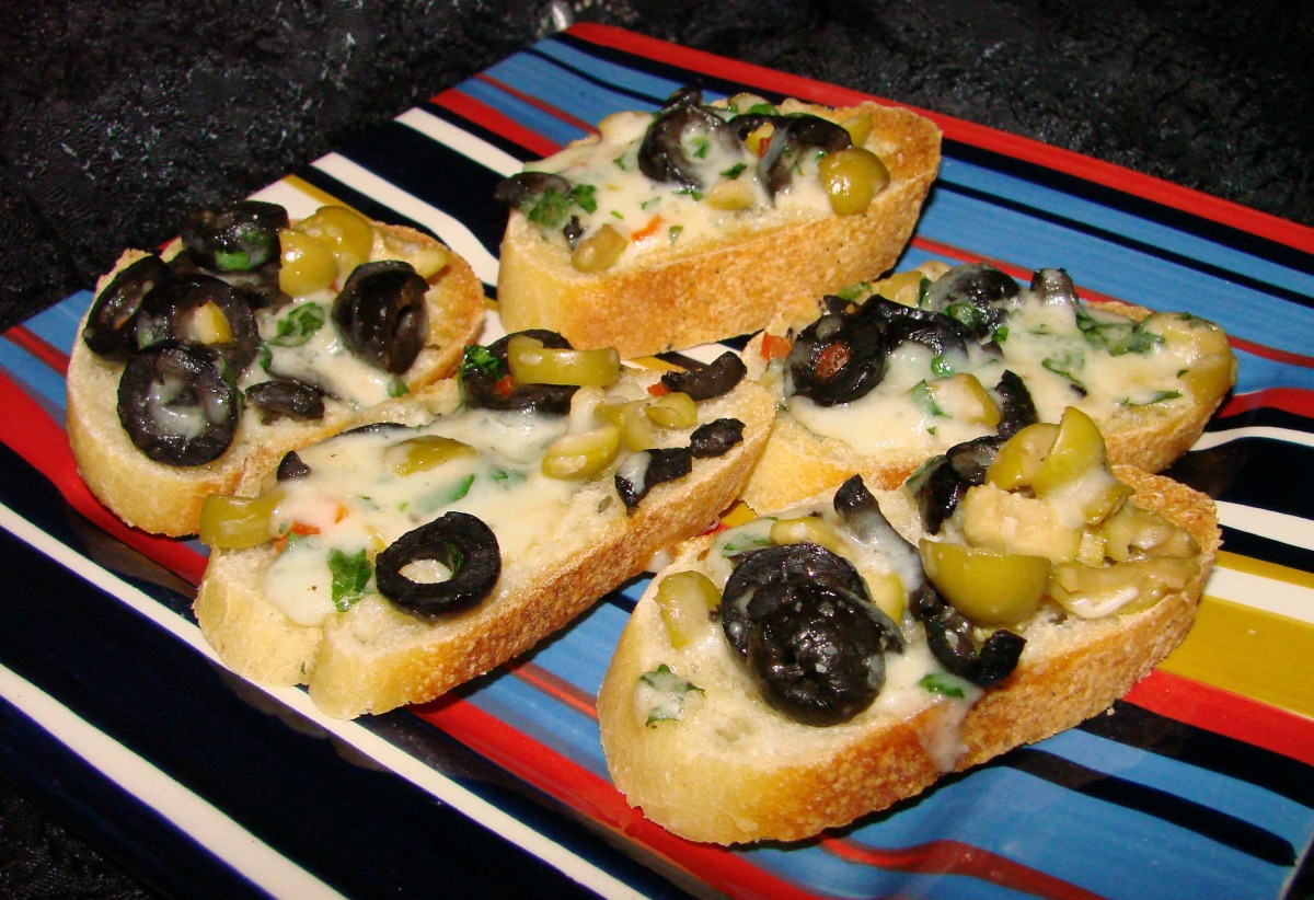 Olive-Cheese Crostini Recipe - Food.com