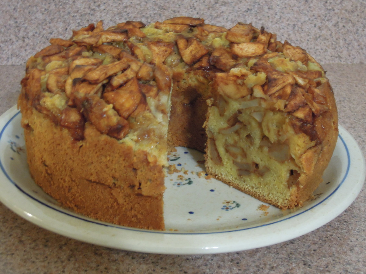My Mom's Other Soft Apple Cake (In a Tube Pan) Recipe - Food.com