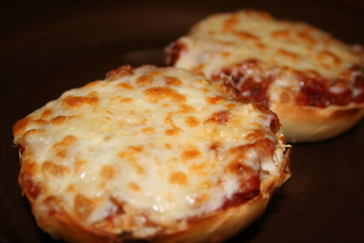 how to cook pizza bagels in the microwave