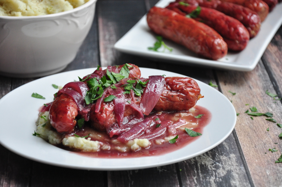 how to cook bangers and mash with onion gravy