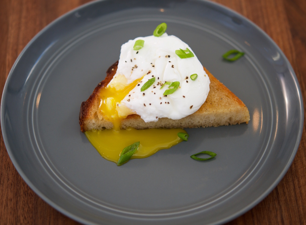 how to cook an poached egg in the microwave