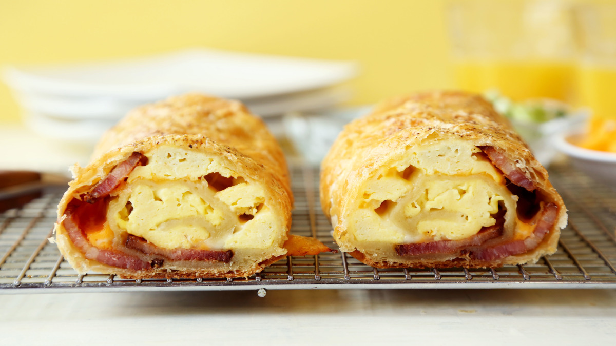 Bacon and Egg Breakfast Stromboli Recipe - Food.com