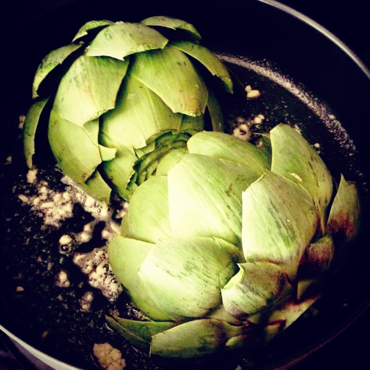 how to cook garlic artichokes