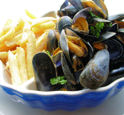 Moules Frites - French Belgian Bistro Style Mussels And Chips Recipe ...