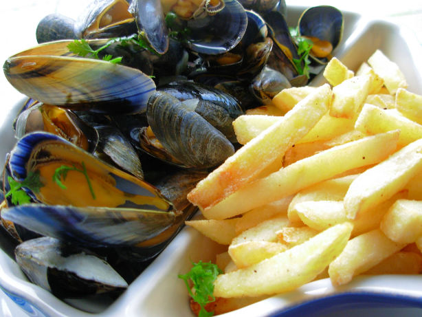Moules Frites - French Belgian Bistro Style Mussels And Chips Recipe ...